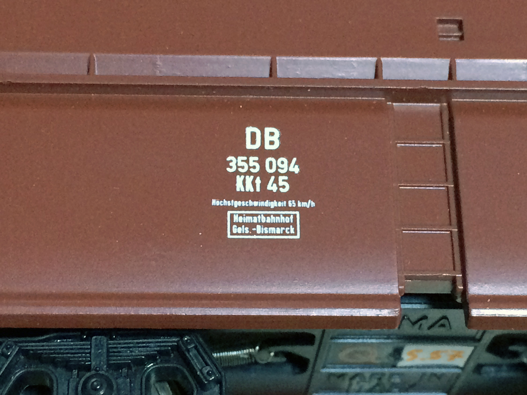 Renumbering and Lettering DB Wagons