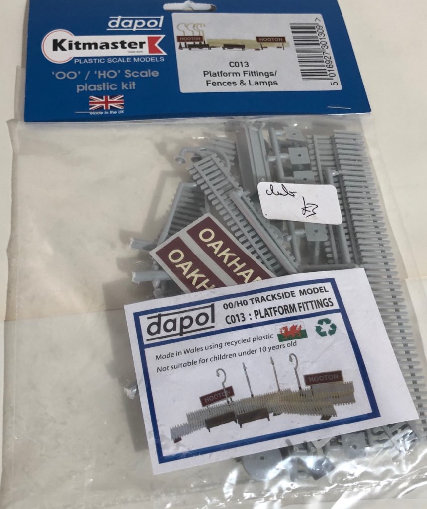 Dapol C013 Platform Fitting Kit - The Model Railway Club