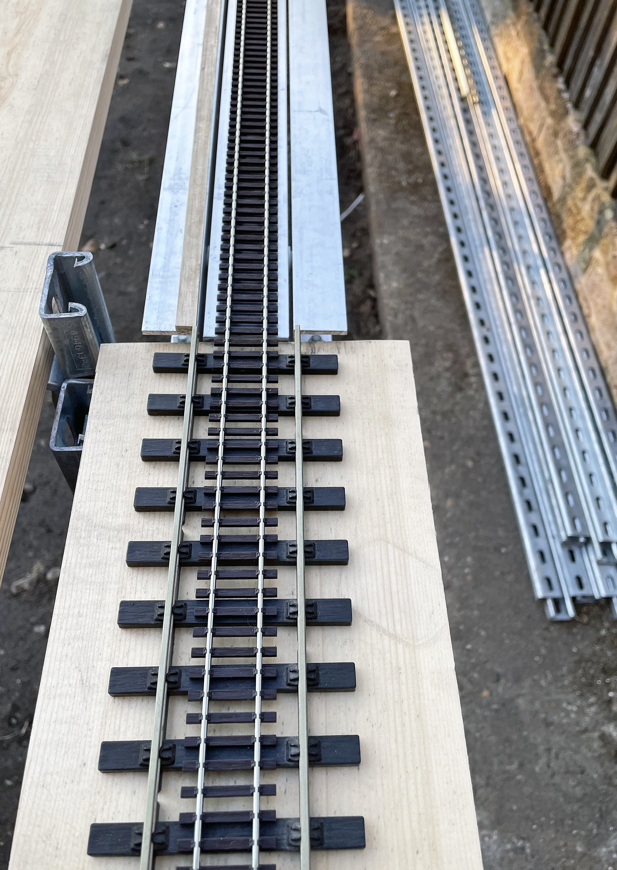 Making Use of a Garden - The Model Railway Club