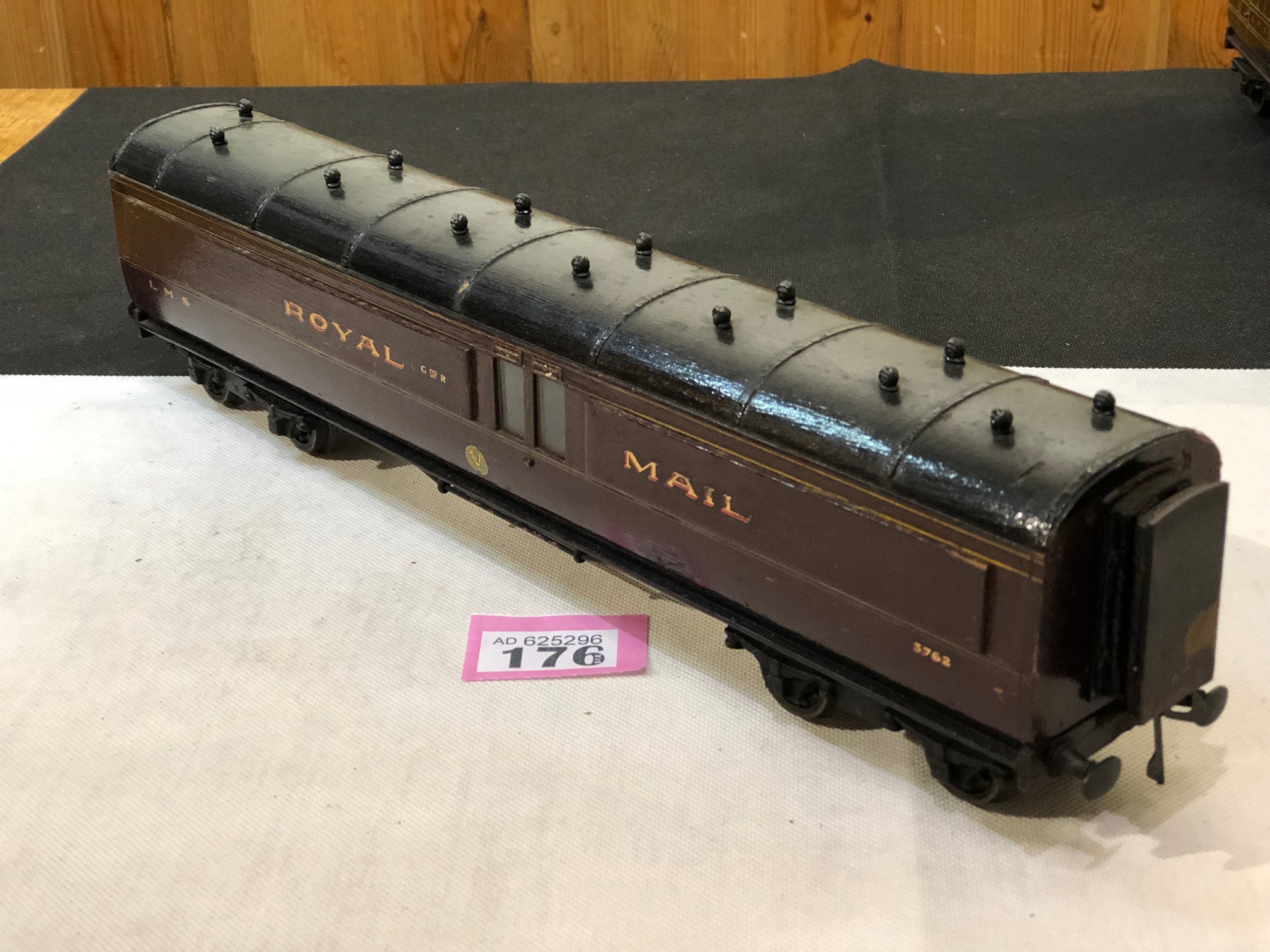 O gauge LMS Royal Mail bogie coach 3762 with bag catcher P176 MDX - The ...