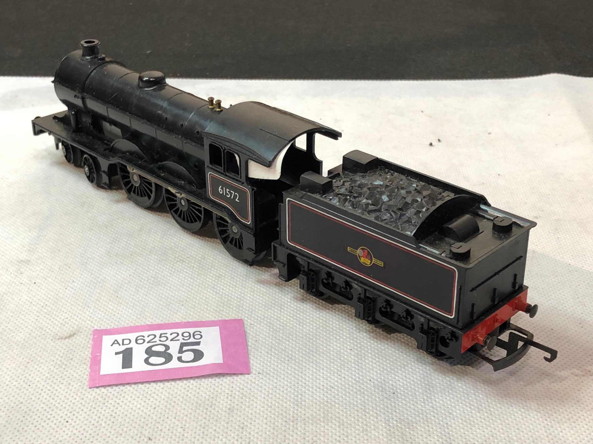 Hornby OO R150S Class B12 4-6-0 61572 in BR Black P185 MJC - The Model ...