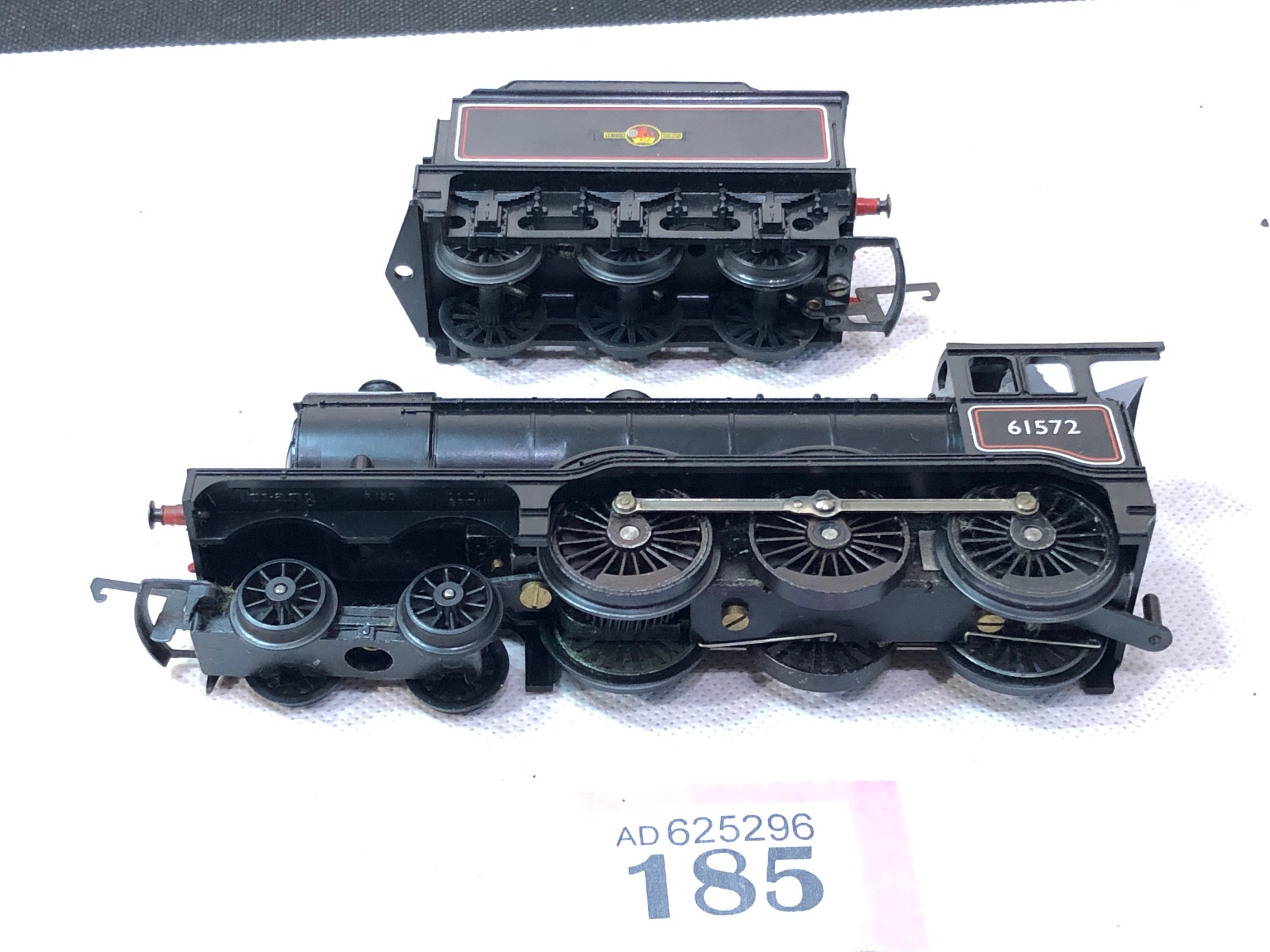 Hornby OO R150S Class B12 4-6-0 61572 in BR Black P185 MJC - The Model ...