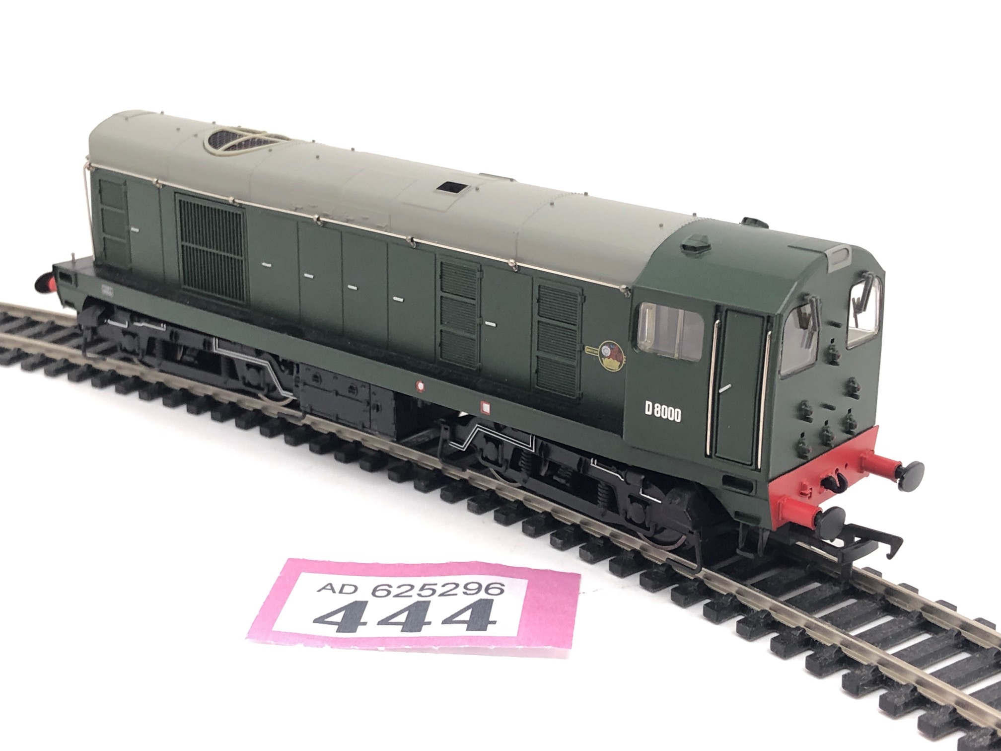 Bachmann OO 32-027 Class 20 D8000 in BR Green with Indicator Discs P444