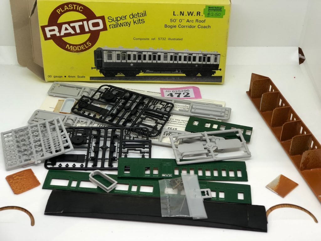 Ratio OO 5734 LNWR brake 3rd plastic kit P472 - The Model Railway Club