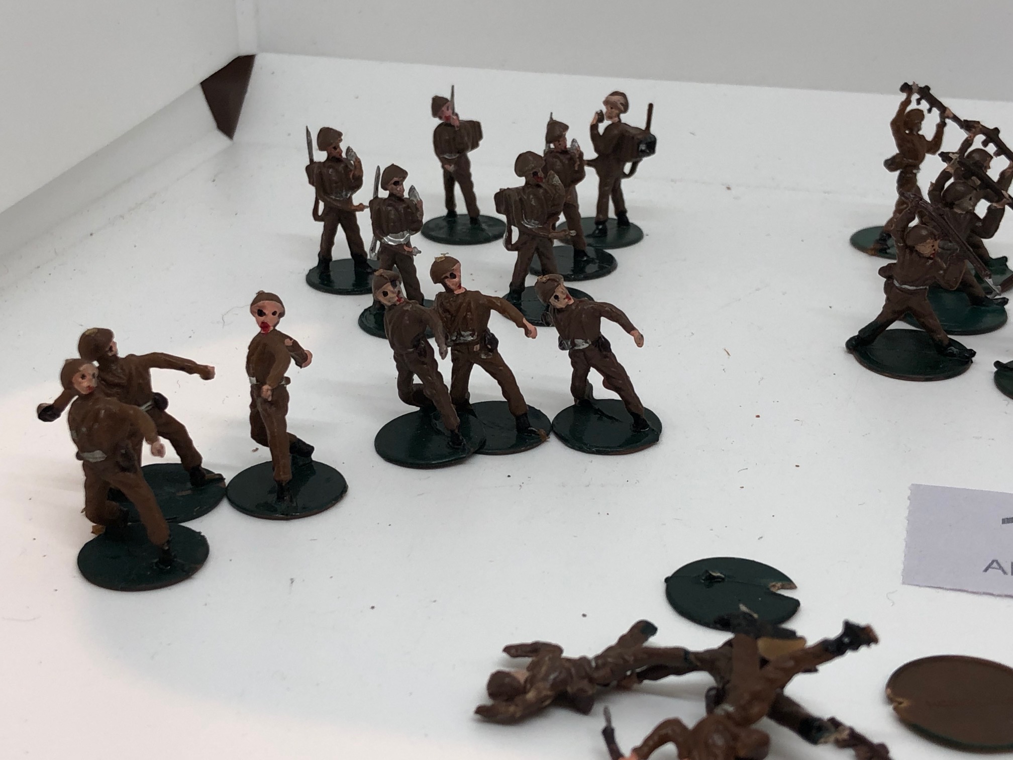 Triang Battlespace – 42 figures from sets plus some damaged ones W101 NCU