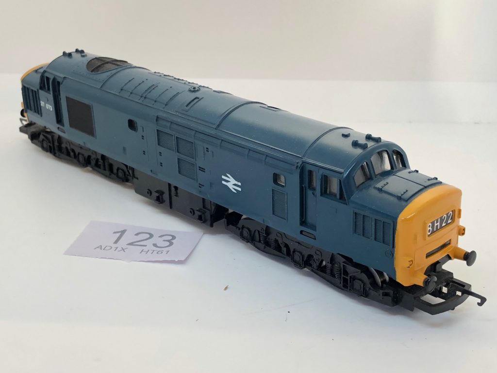 Hornby OO R369 British Rail Blue Class 37 ‘37073’ W123