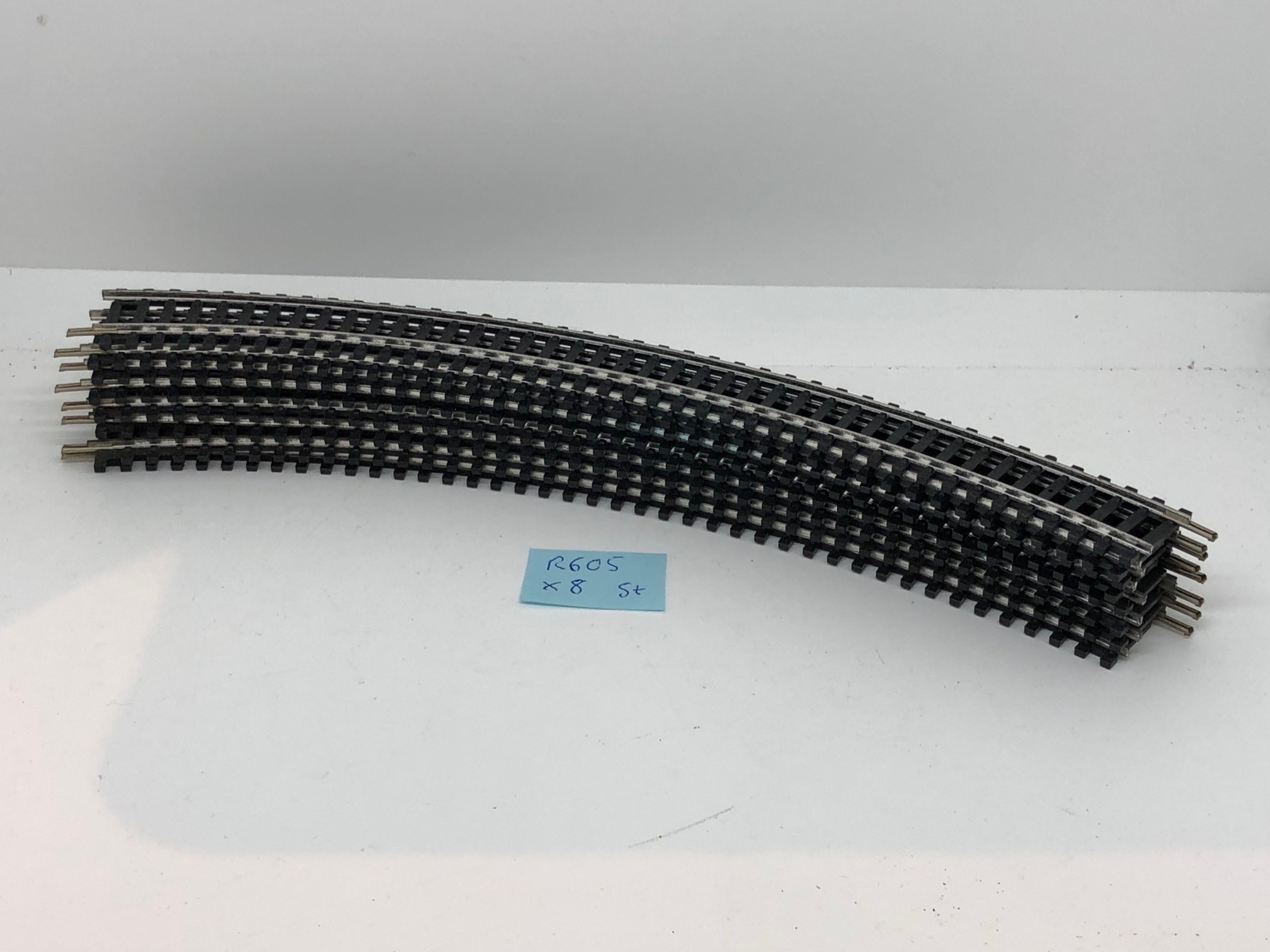 Hornby OO R605 Double 1st Radius x 8 - The Model Railway Club