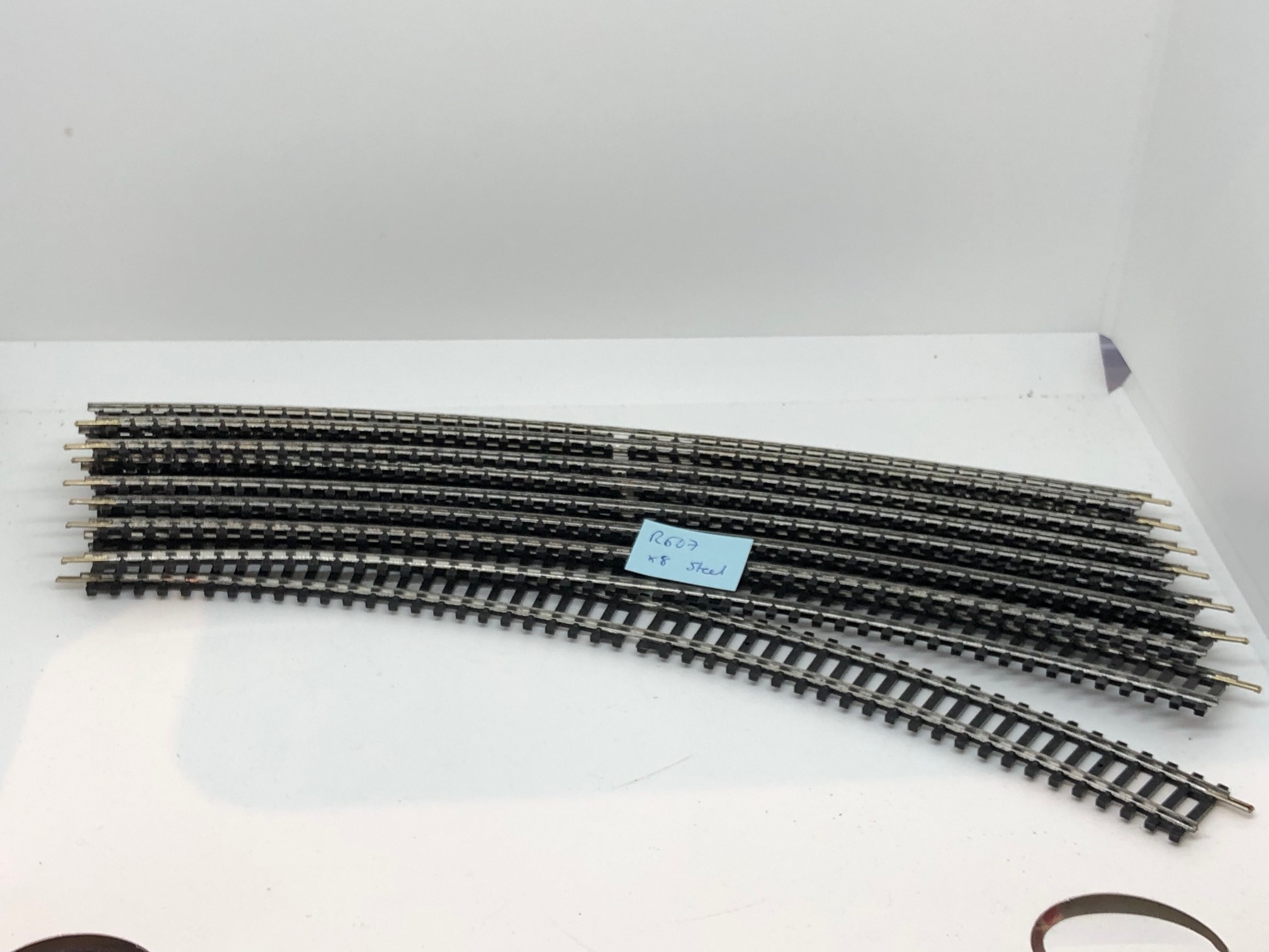 Hornby OO R607 Double 2nd Radius x 8 - The Model Railway Club