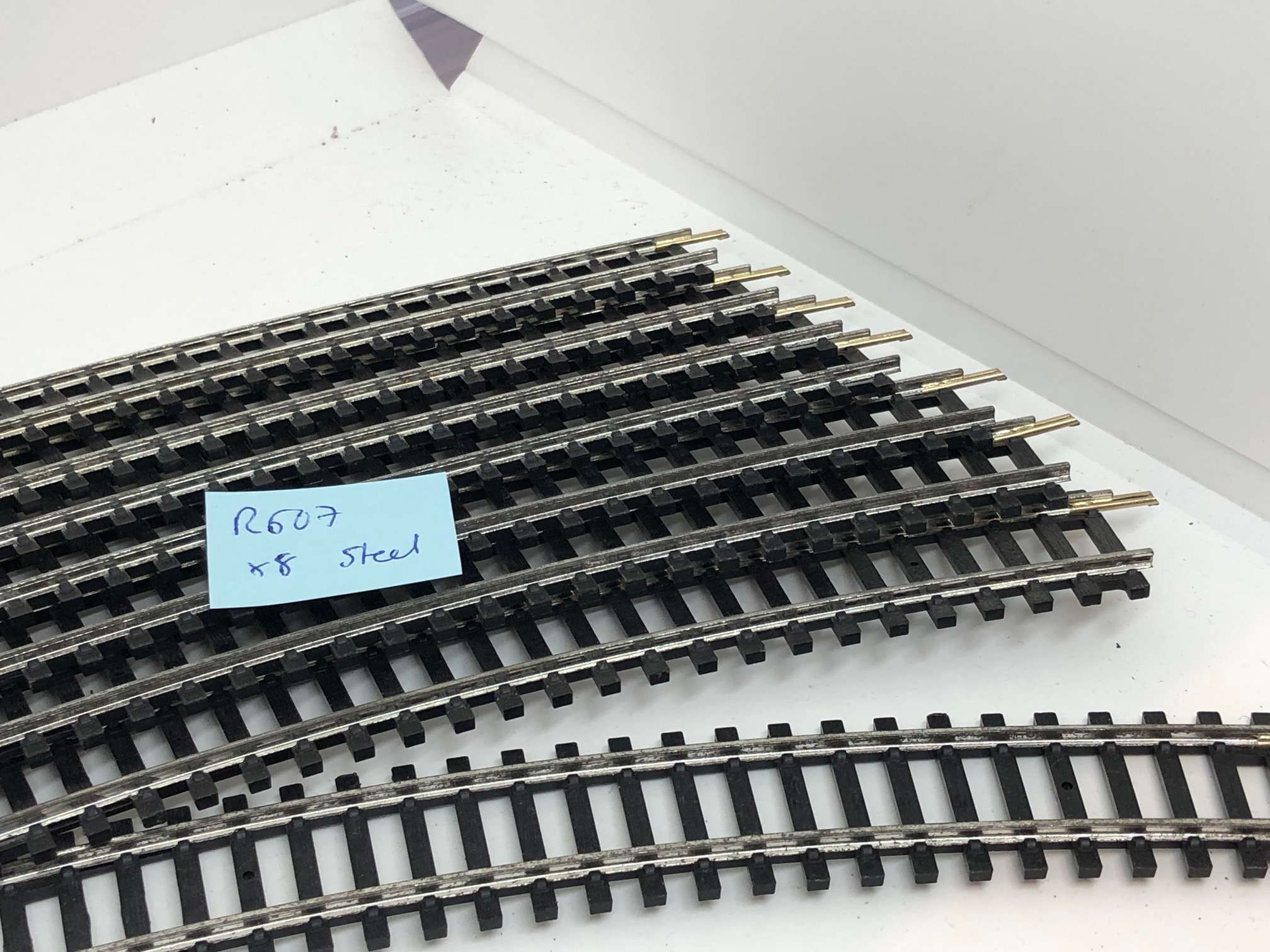 Hornby OO R607 Double 2nd Radius x 8 - The Model Railway Club