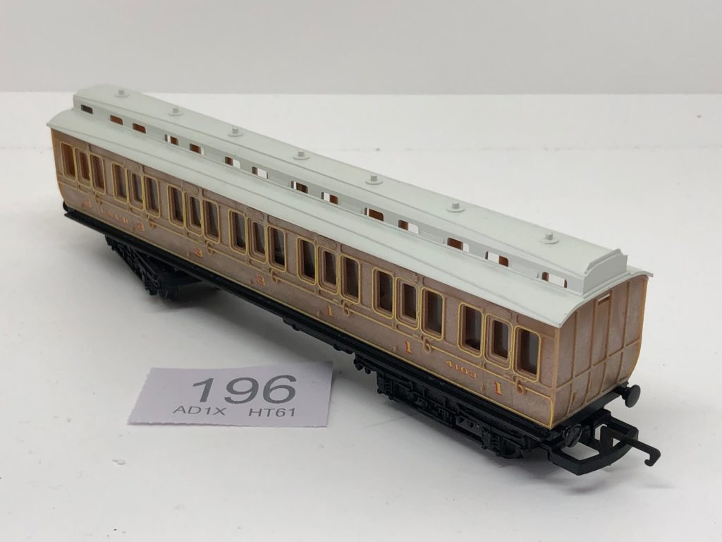 Hornby OO LNER clerestory "teak" bogie composite coach 4103 W196 - The ...