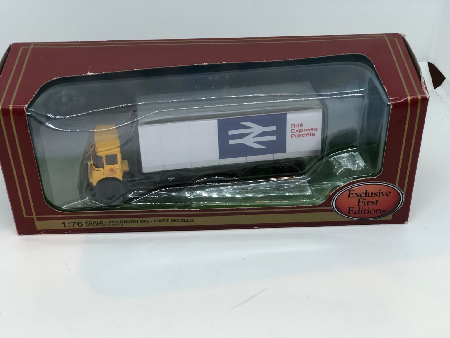 EFE 40201 OO Atkinson Artic Boxvan - Rail Express Parcels NMS - The ...