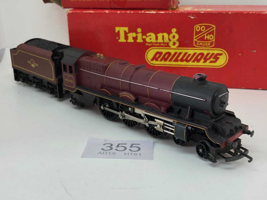 Triang OO R258 R34 Princess Royal 4-6-2 maroon loco and tender - The ...