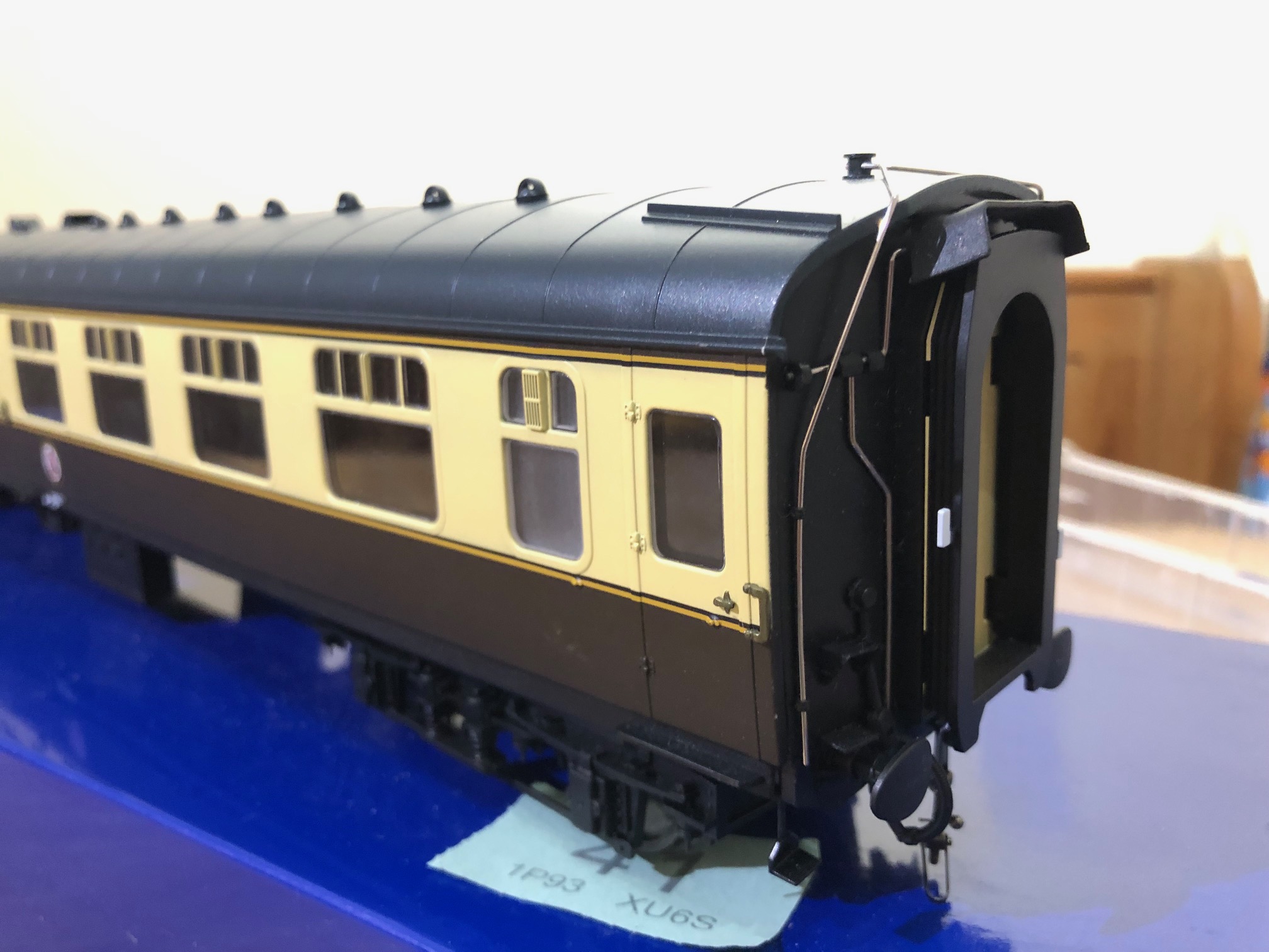 Heljan O 4923 Mk1 BSK brake second corridor in BR chocolate and cream ...