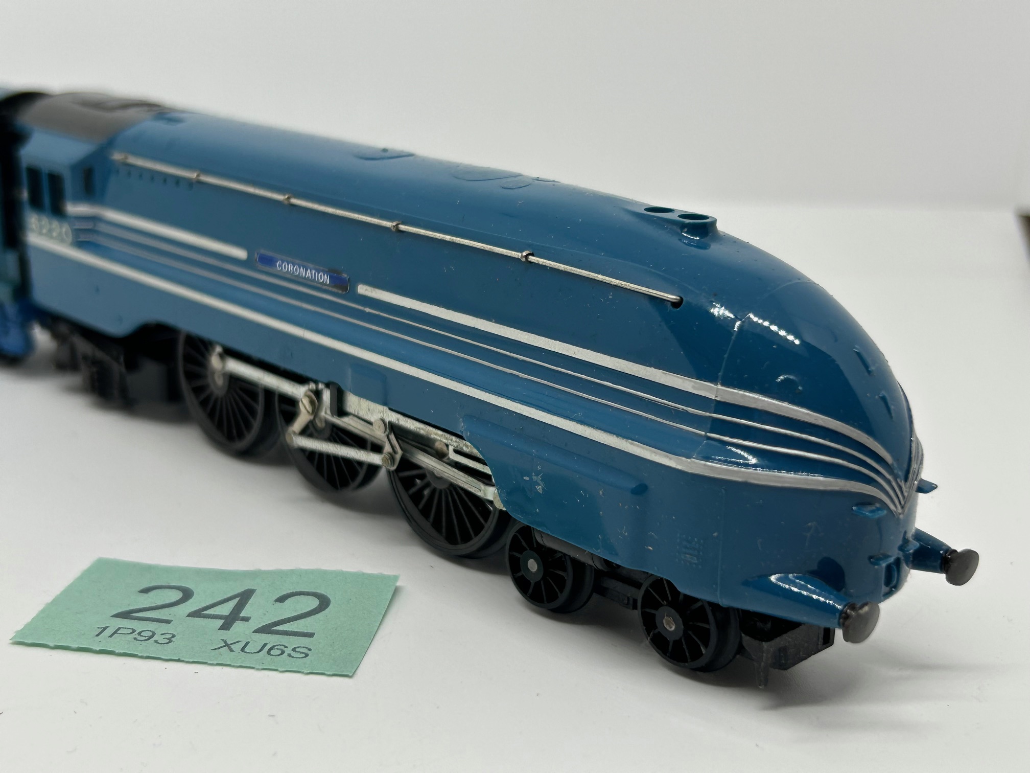 Triang Hornby OO R864 Coronation Class 8P 4-6-2 loco 6220 - The Model ...