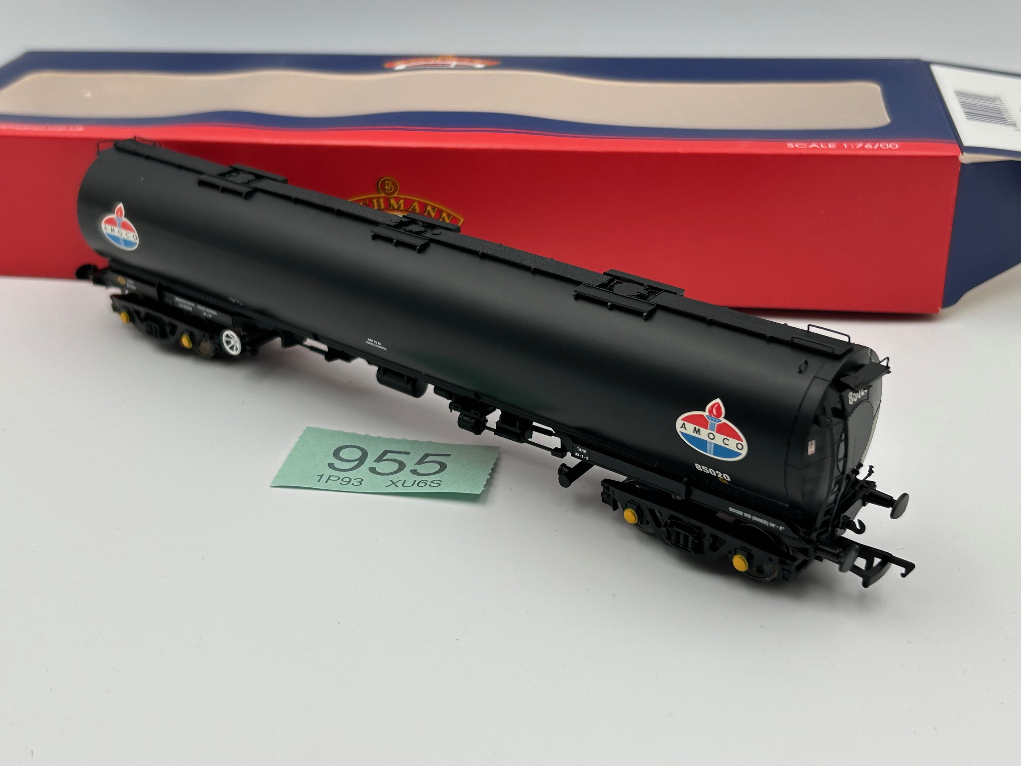 Bachmann OO 38-222 100 ton TEA bogie crude oil tank in Amoco black – 85020