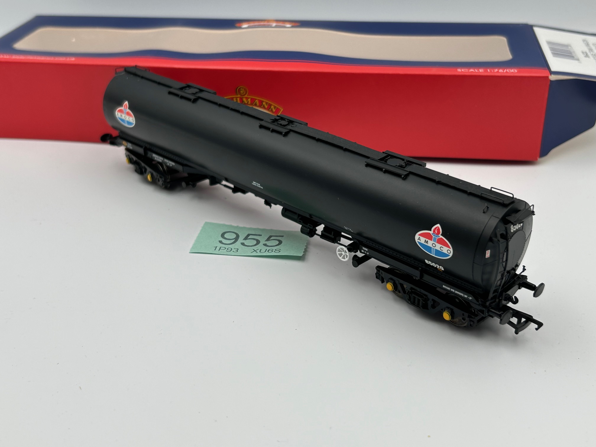 Bachmann OO 38-222 100 ton TEA bogie crude oil tank in Amoco black – 85020
