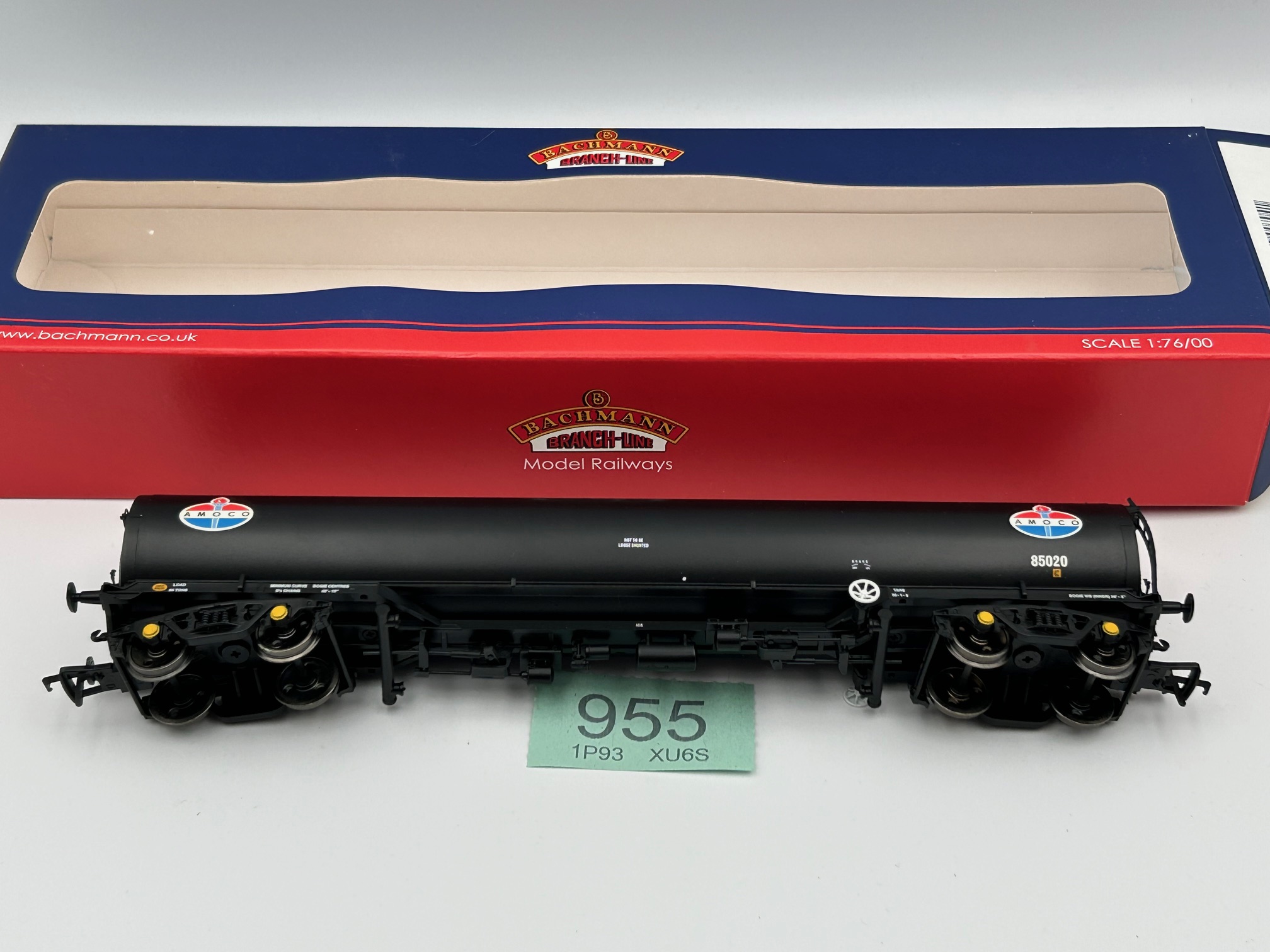 Bachmann OO 38-222 100 ton TEA bogie crude oil tank in Amoco black – 85020
